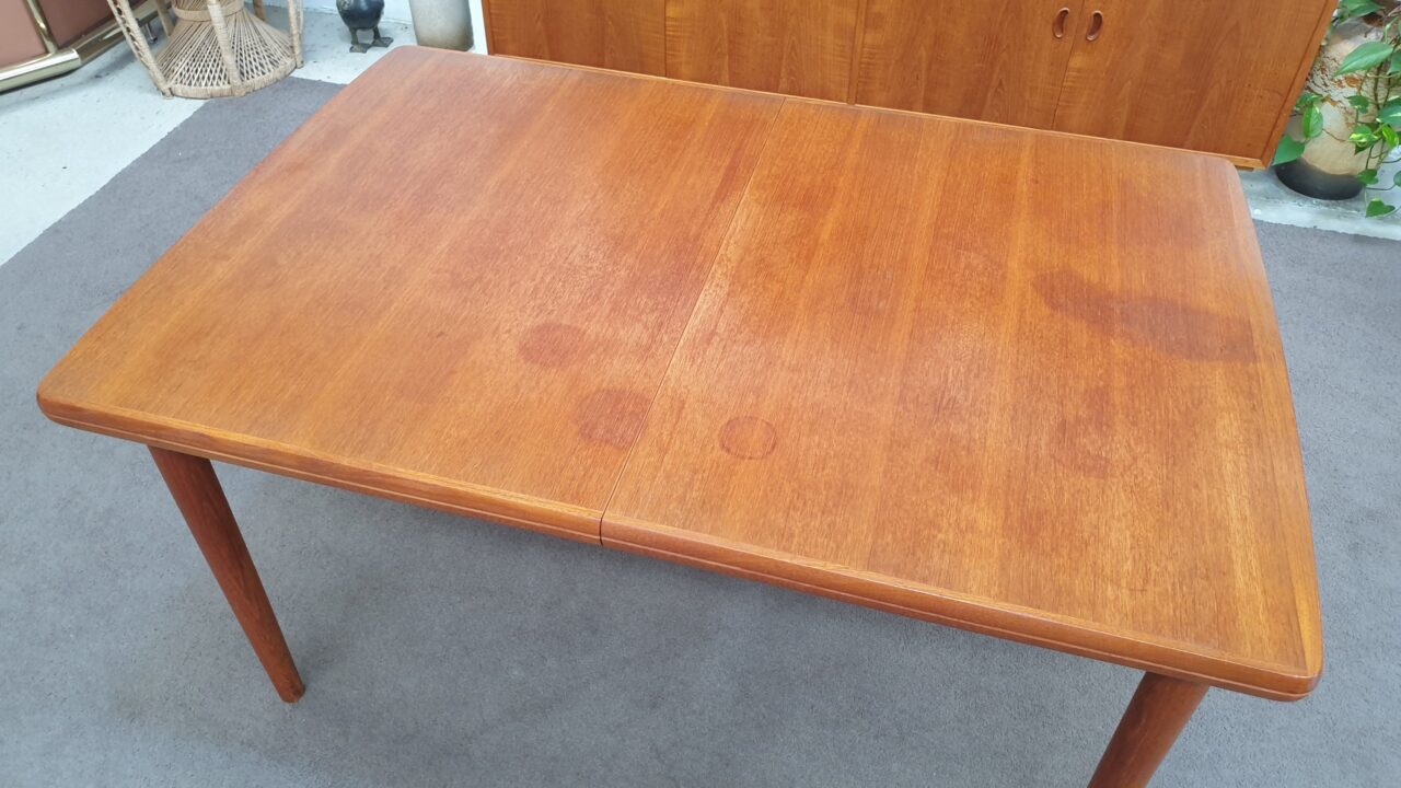 Retro Extendable Dining KitchenTable CHISWELL - Hilton and Main