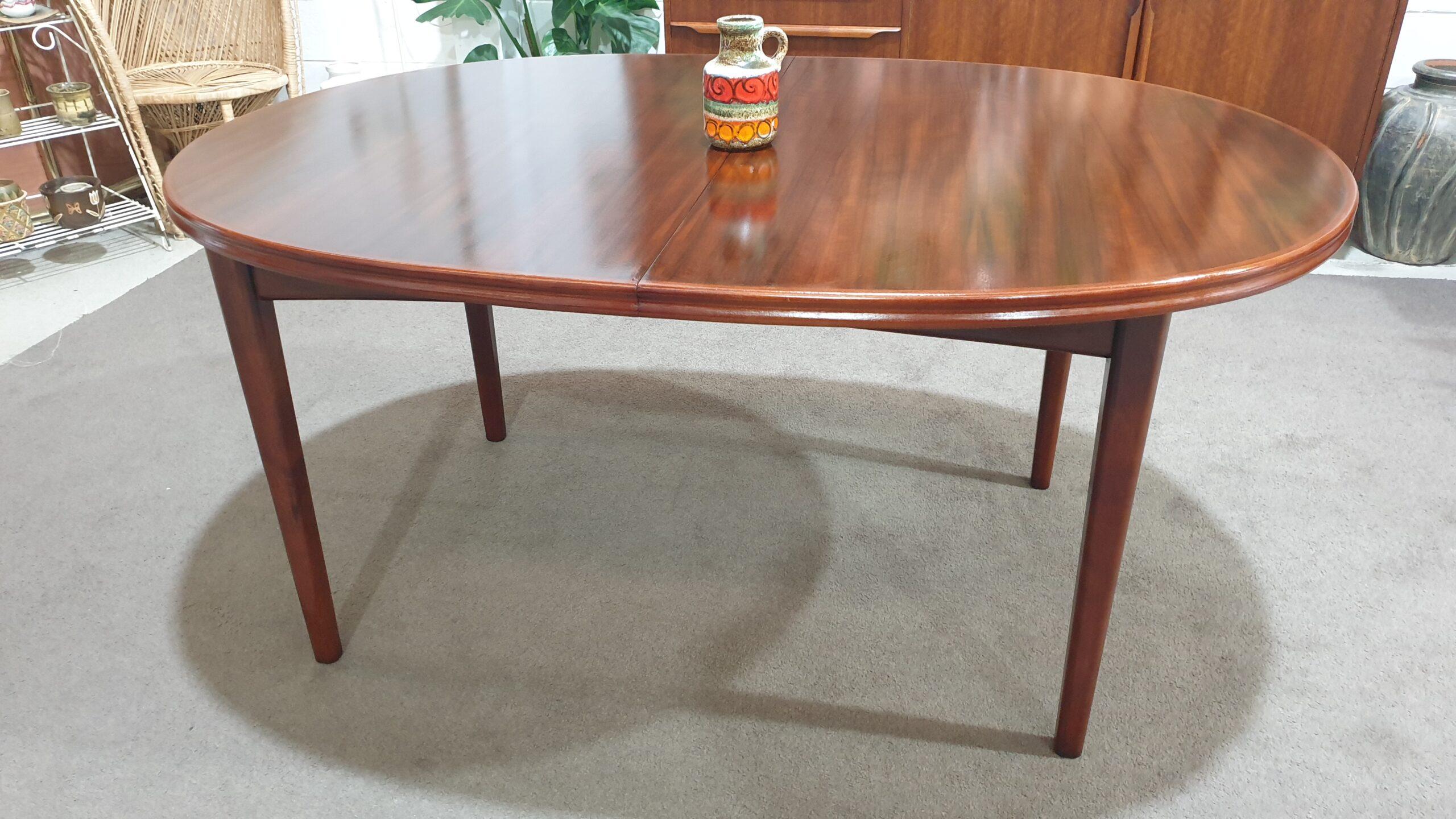 Retro Extendable Dining Kitchen Table - Hilton and Main